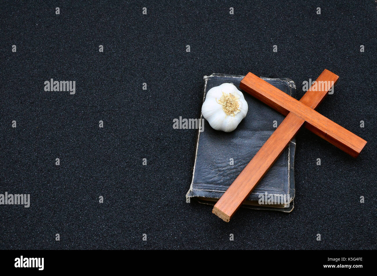 Vampire garlic cross hi-res stock photography and images - Alamy