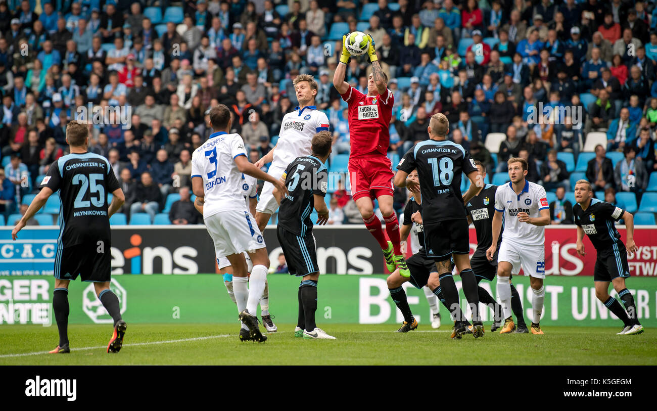 Chemnitz, Deutschland. 09th Sep, 2017. Kai Buelow (KSC), Torwart Kevin ...