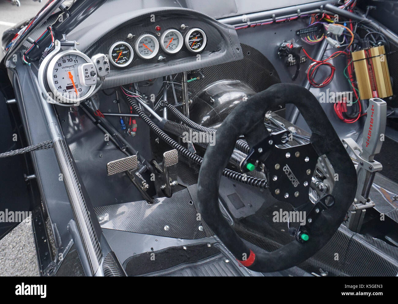 Pro stock cars drag racing hi-res stock photography and images - Alamy