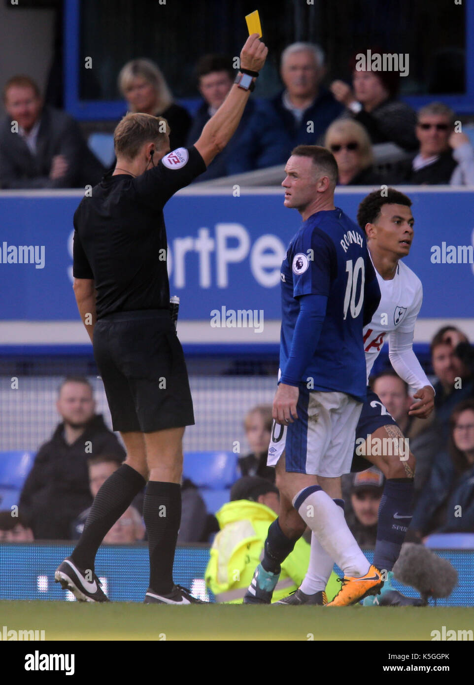 Wayne rooney yellow card hi-res stock photography and images - Alamy