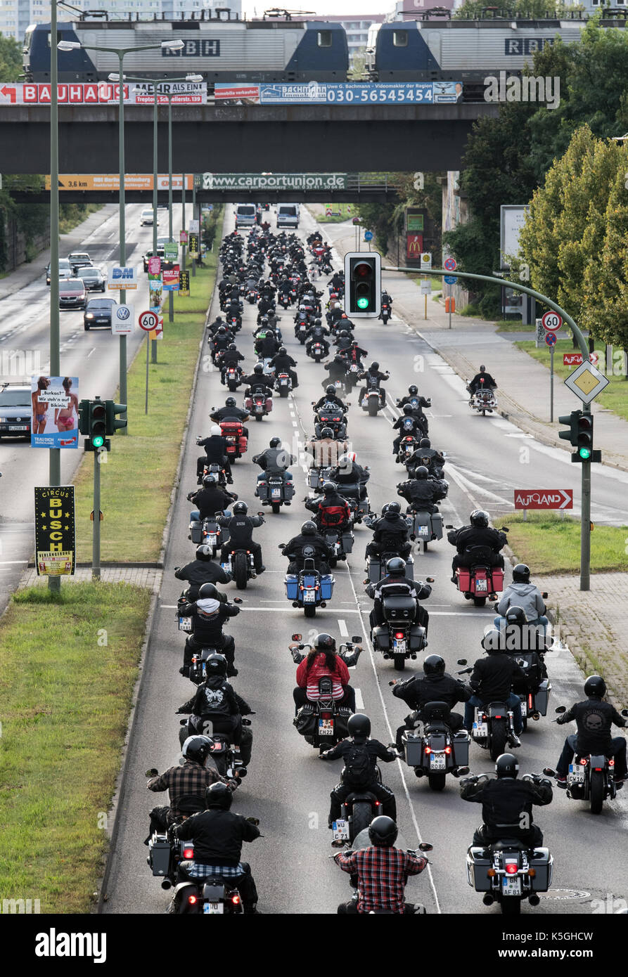 Berlin, Germany. 9th Sep, 2017. Bikers ride along the federal motorway ...