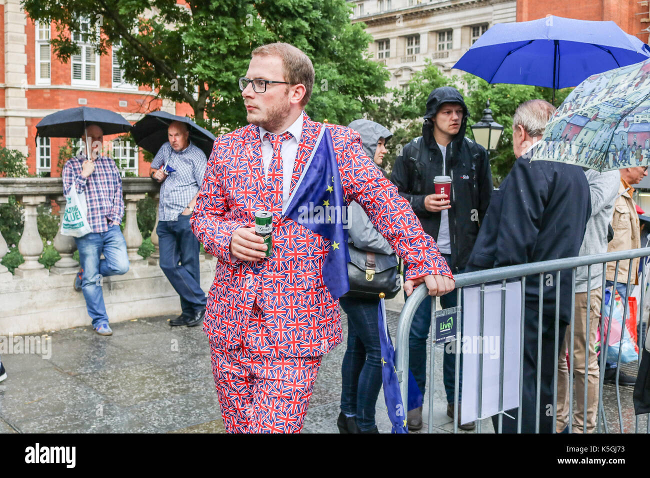 Royal albert hall audience hi-res stock photography and images - Alamy