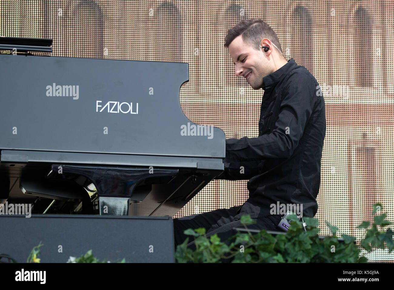 London, England. 9th September 2017, Peter Bence performs During Proms ...