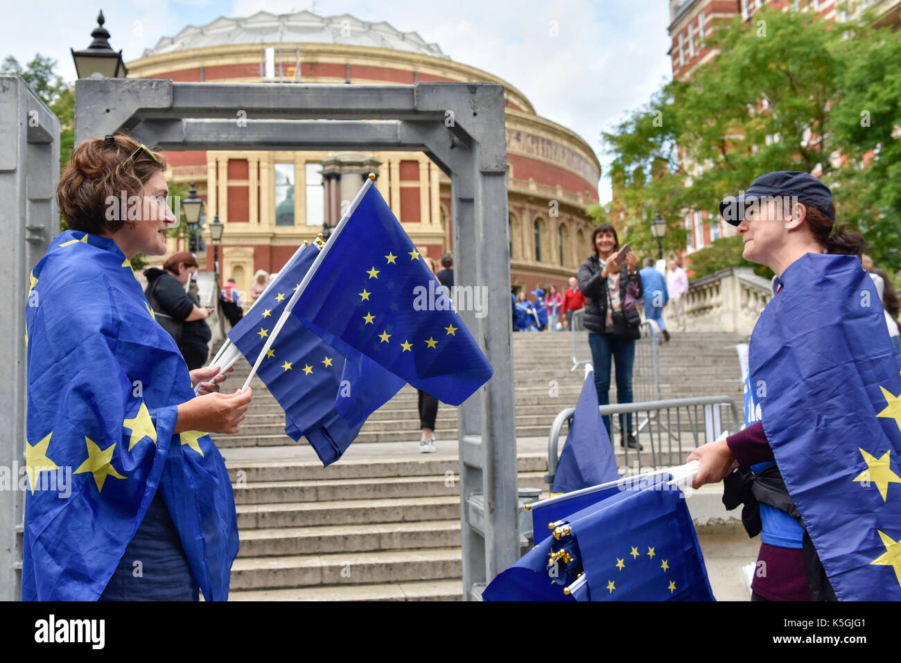 Proms fans london albert hi-res stock photography and images - Alamy