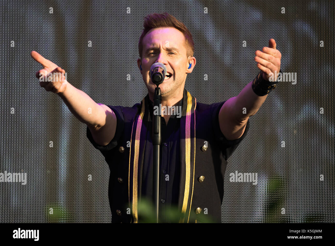 Faye tozer and ian watkins of the pop group hi-res stock photography ...