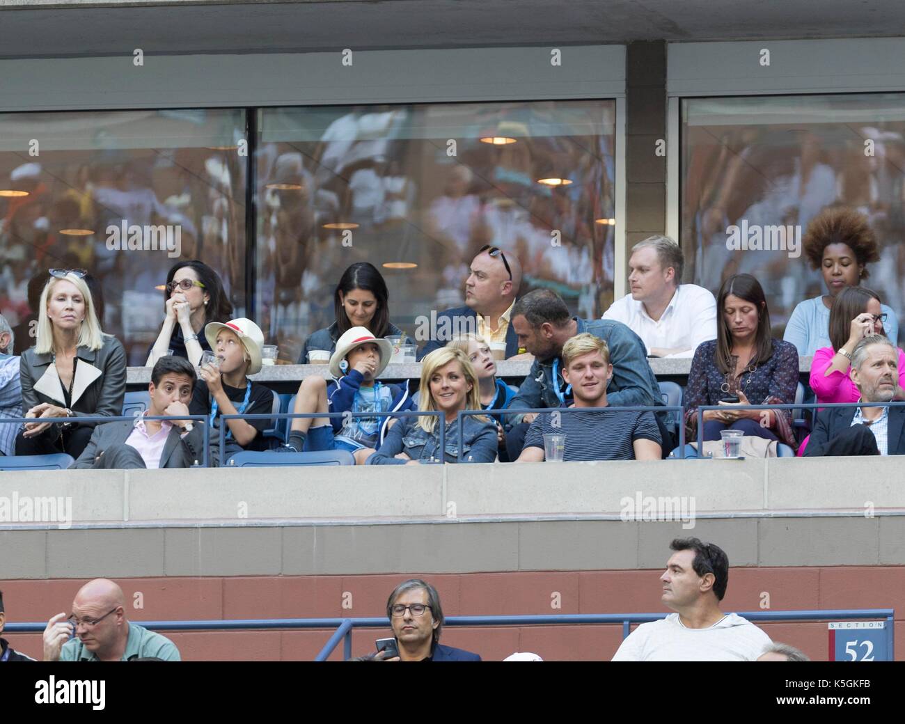 Flushing, NY, USA. 8th Sep, 2017. Jane Krakowski, Liev Schreiber, kids ...