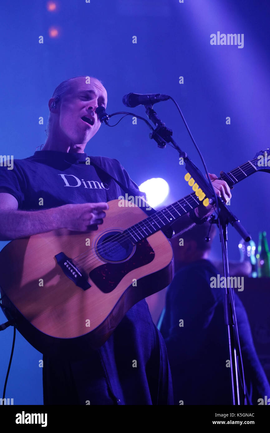 Travis singer fran healy hi-res stock photography and images - Alamy