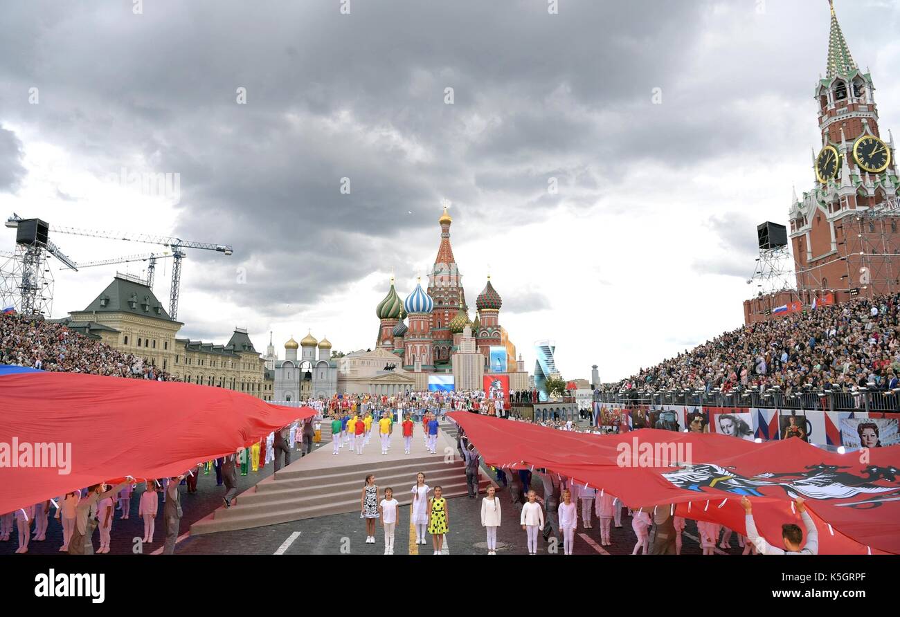 Red square moscow festival hi-res stock photography and images - Alamy