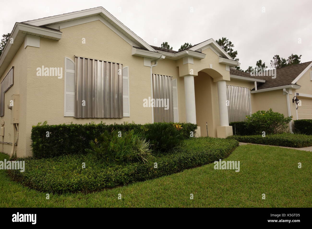 Boarding up windows hurricane hi-res stock photography and images - Alamy