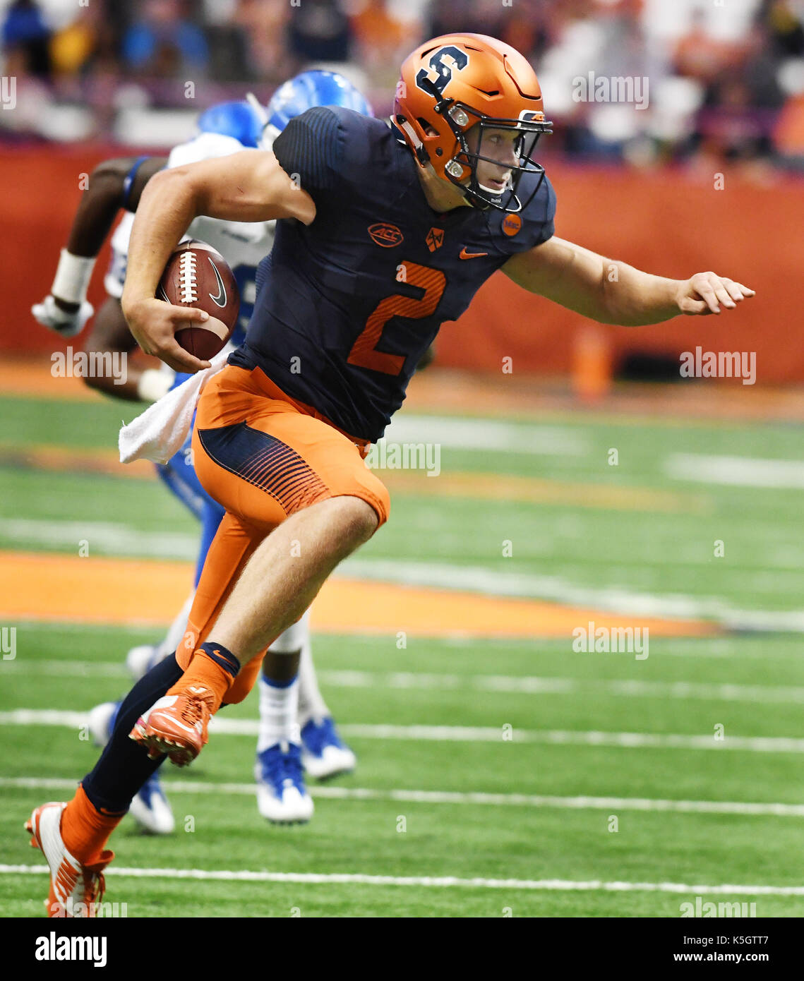 September 9, 2017: Syracuse quarterback Eric Dungey #2 takes the ball ...