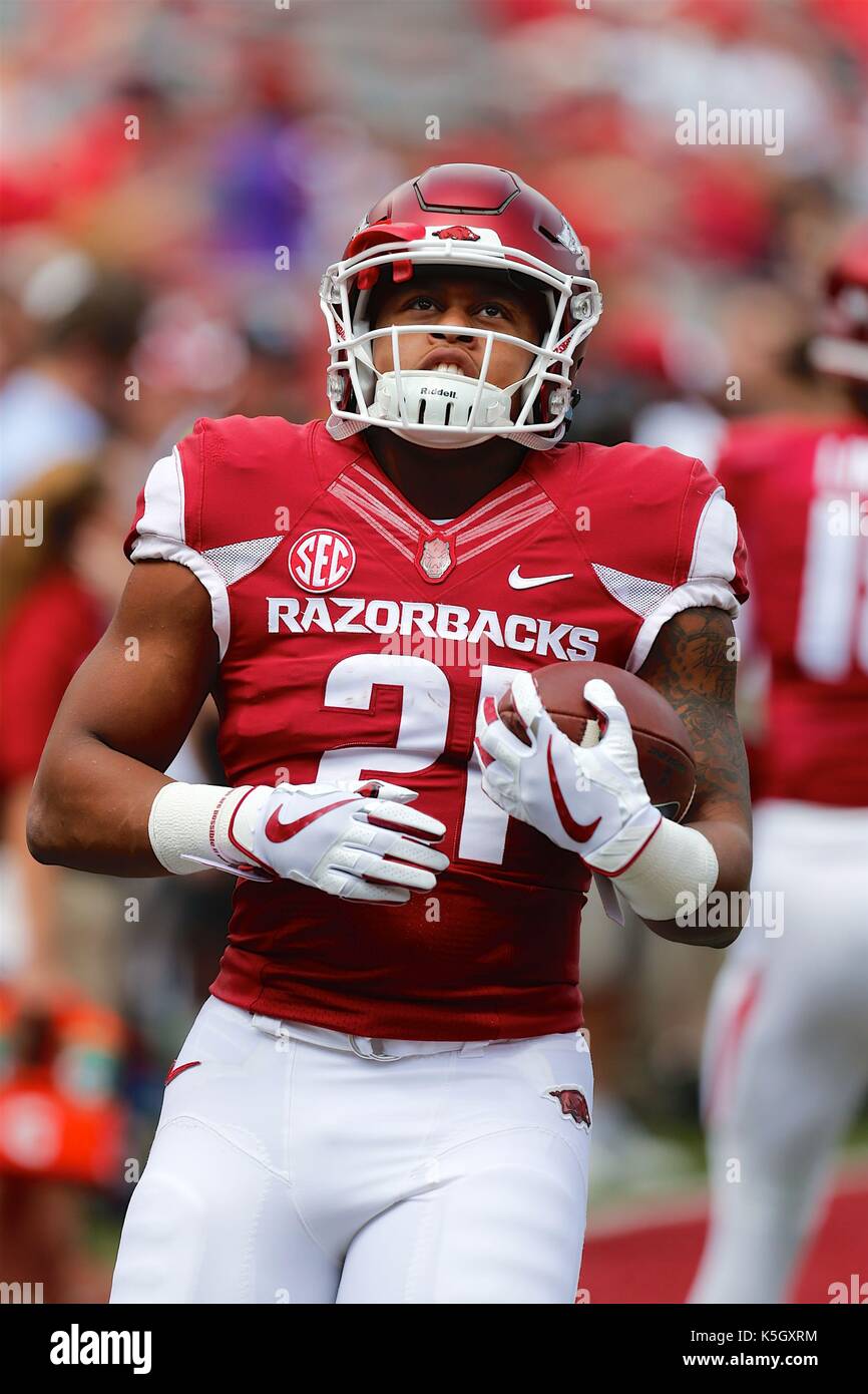 Donald w. reynolds razorback stadium hi-res stock photography and ...