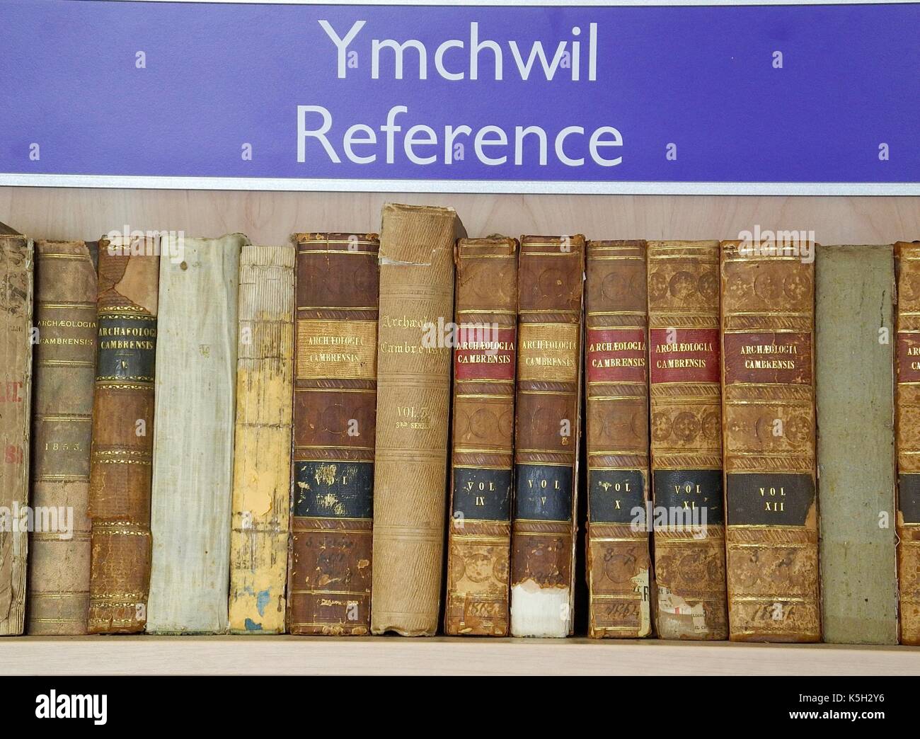 Books of reference hi-res stock photography and images - Alamy