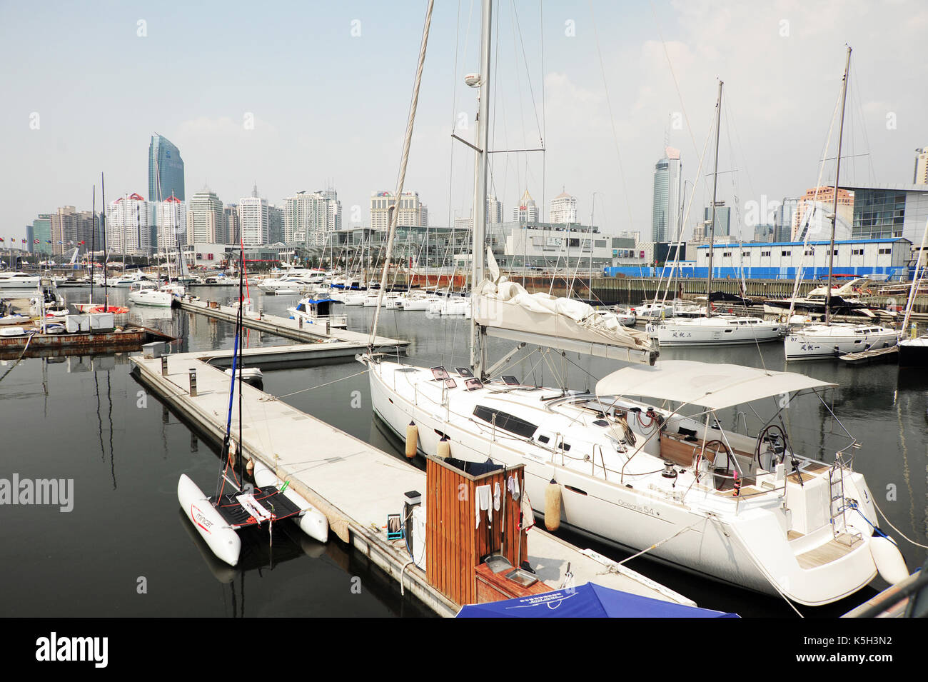 Qingdao port hi-res stock photography and images - Alamy