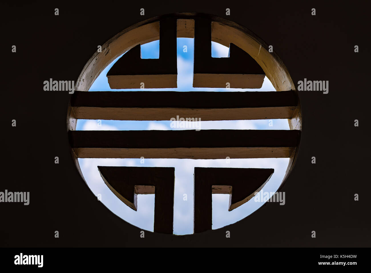 Chinese style window frame hi-res stock photography and images - Alamy