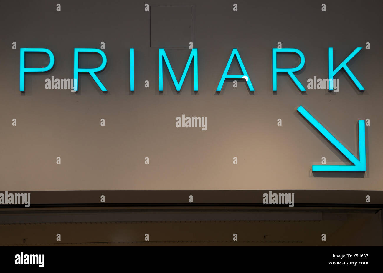 Primark logo hi-res stock photography and images - Alamy