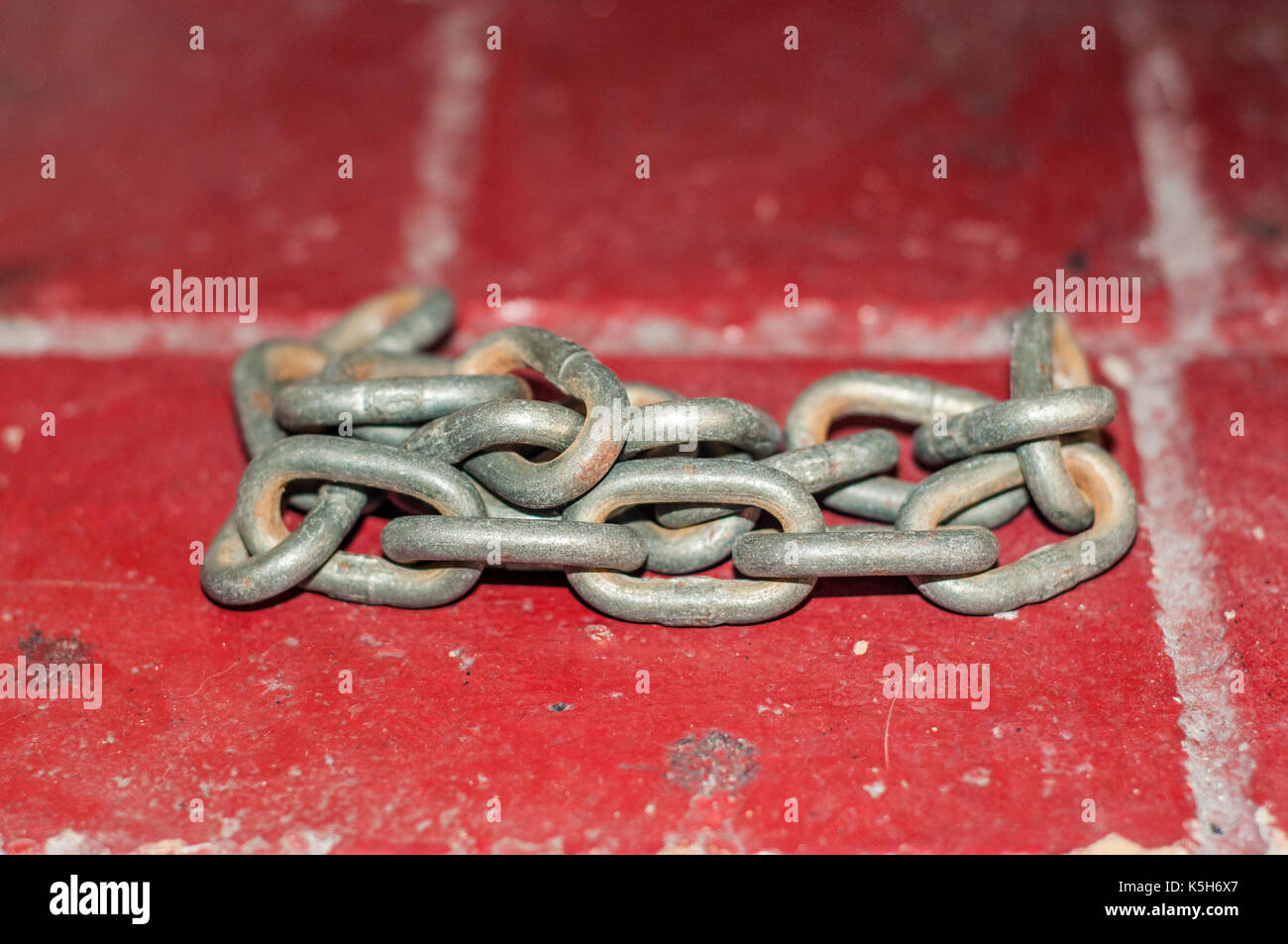 chain on a red brick wall Stock Photo - Alamy