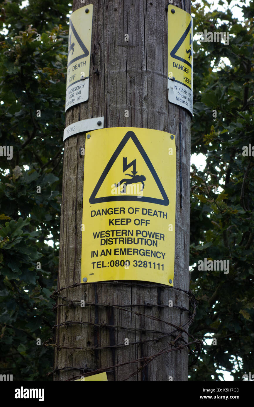 Danger electricity sign hi-res stock photography and images - Alamy