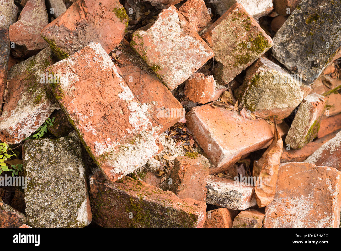 Pile of brick hi-res stock photography and images - Alamy