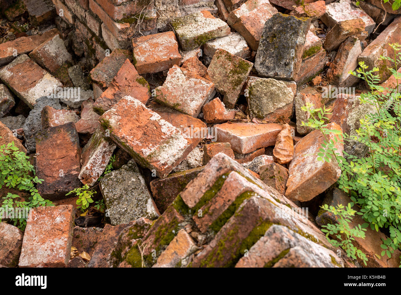 Pile of brick hi-res stock photography and images - Alamy