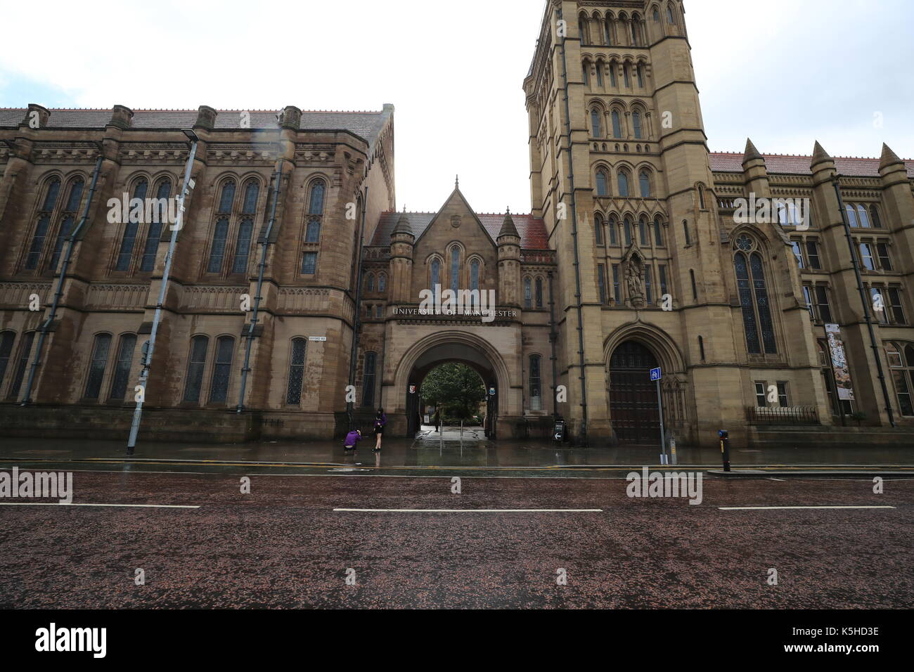 Study manchester hi-res stock photography and images - Alamy
