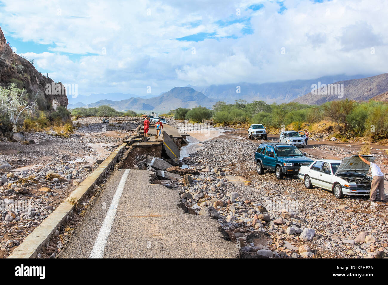 Flooding highway hi-res stock photography and images - Alamy