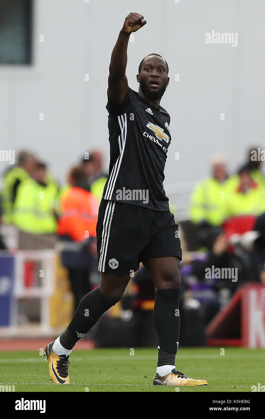 Manchester United's Romelu Lukaku celebrates scoring his side's second ...
