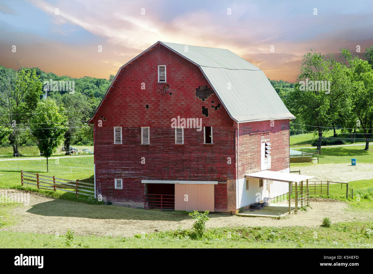 Agricultural farmhouse sunset hi-res stock photography and images - Alamy