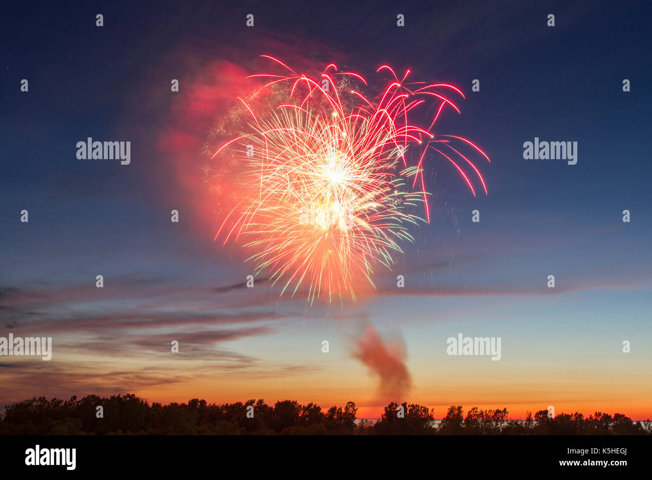 Explosive beauty fireworks lighting hi-res stock photography and images ...