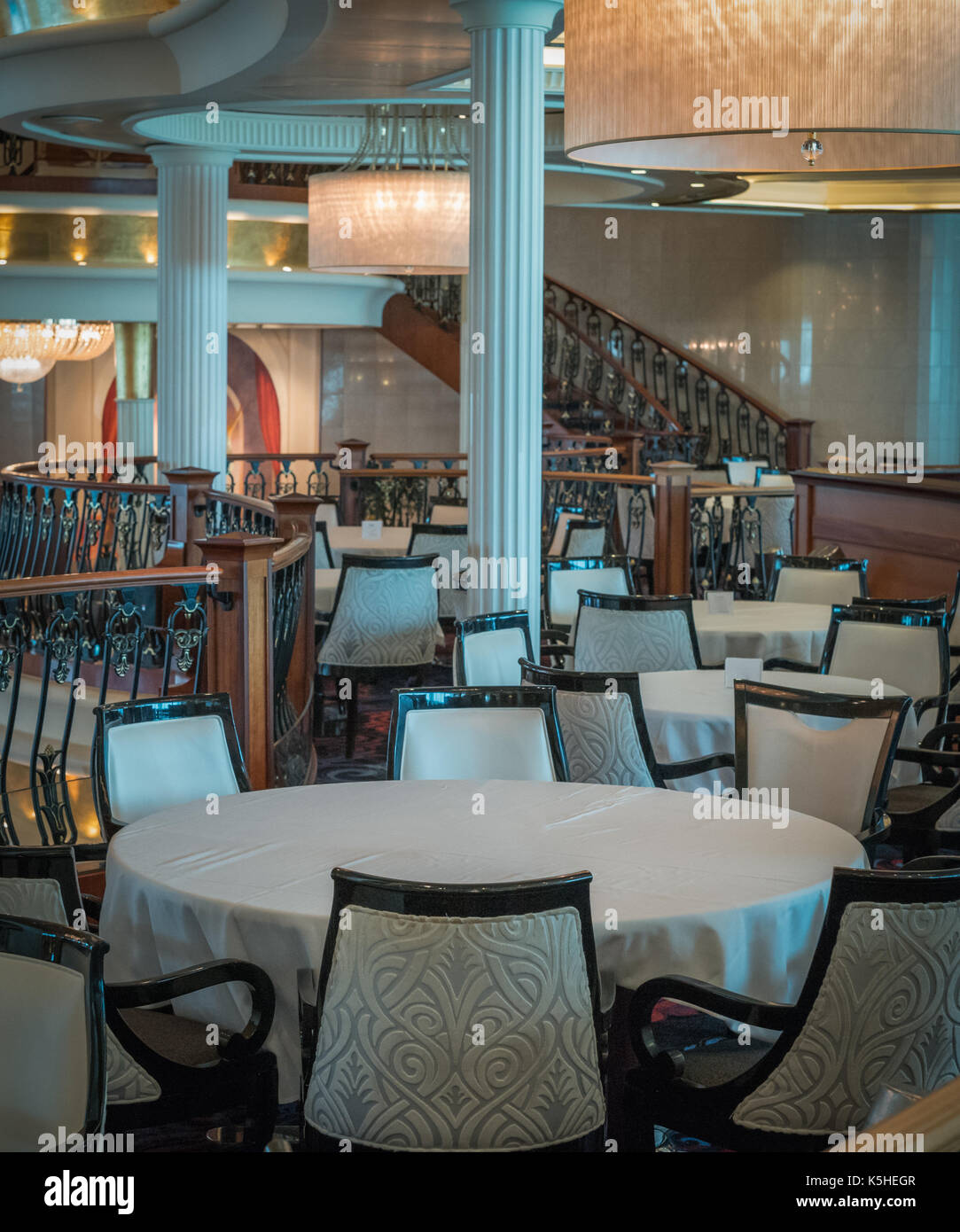 Resturant inside hi-res stock photography and images - Alamy