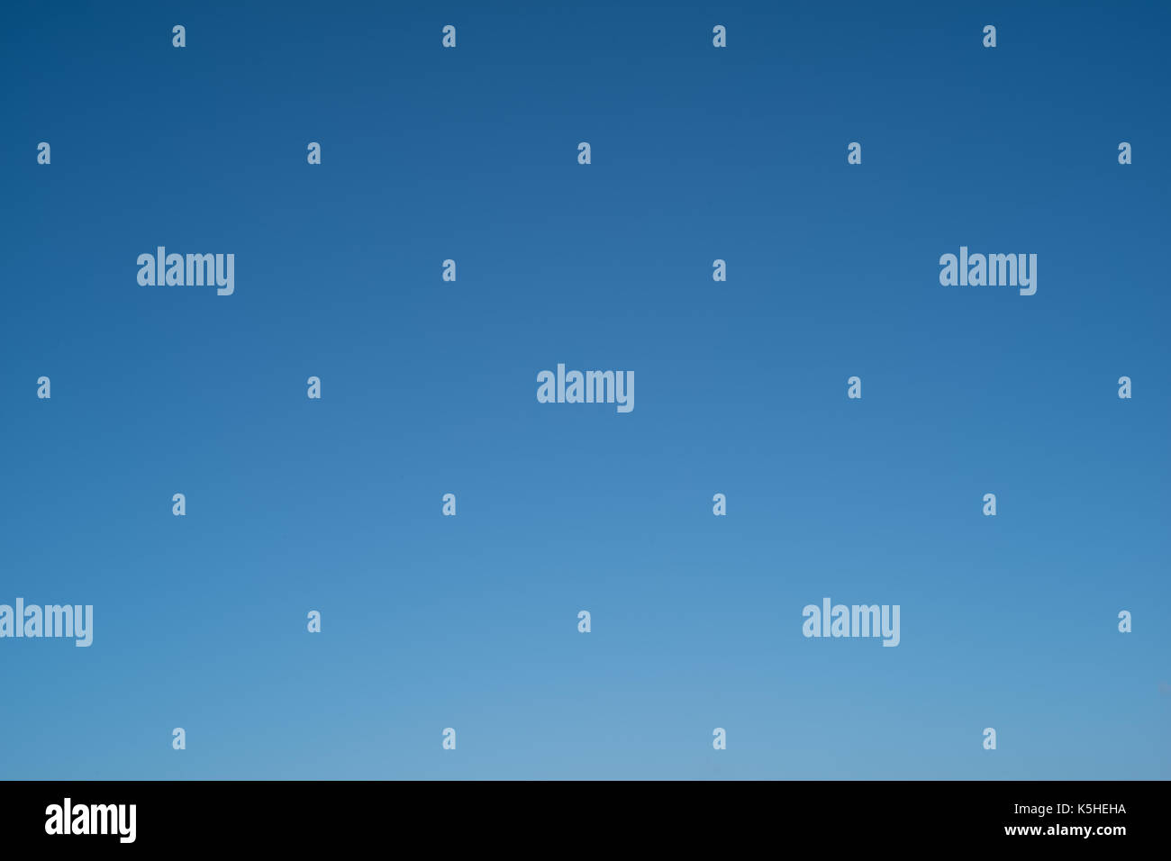 plain blue sky background Stock Photo - Alamy
