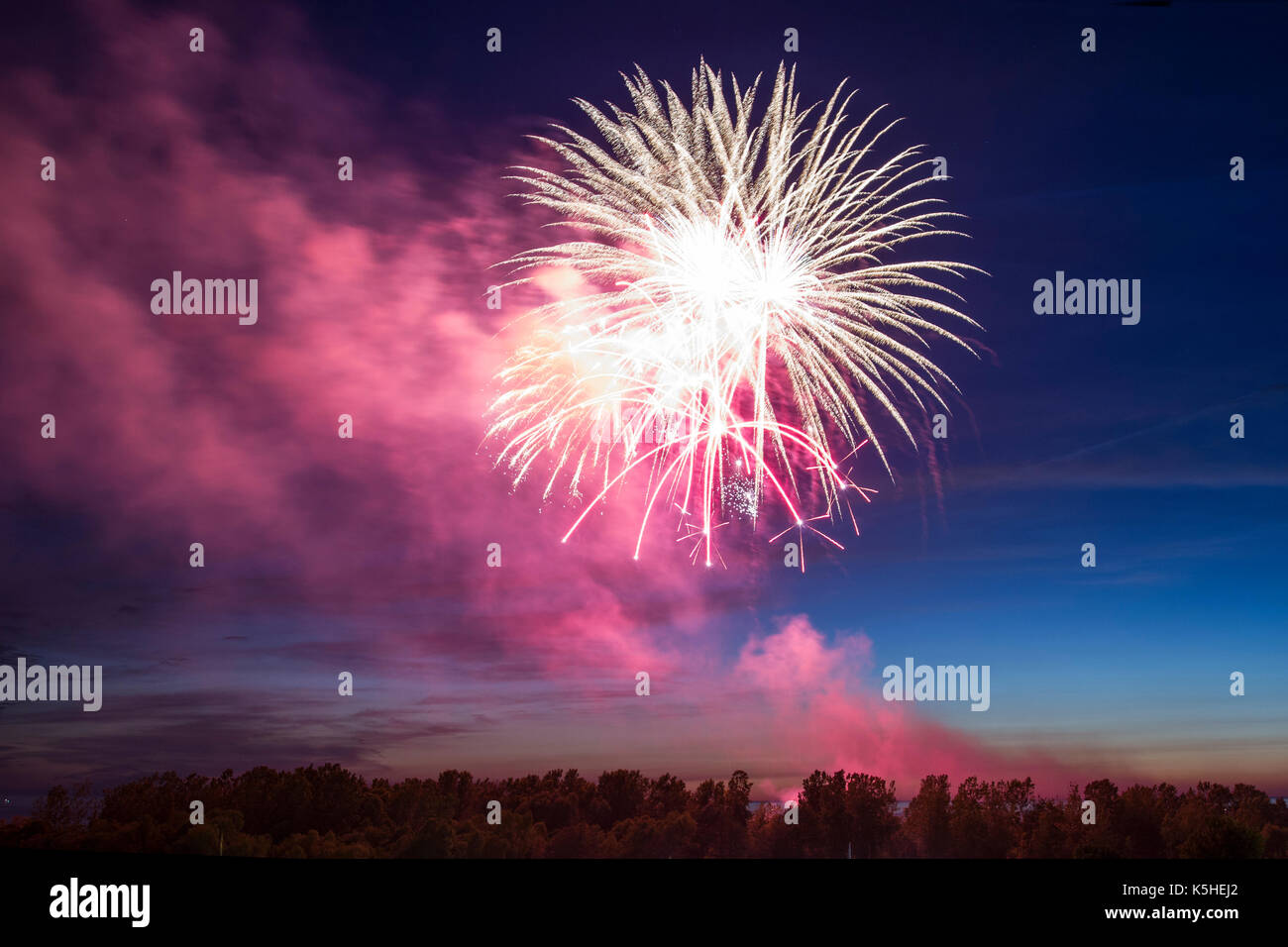 Explosive beauty fireworks lighting hi-res stock photography and images ...