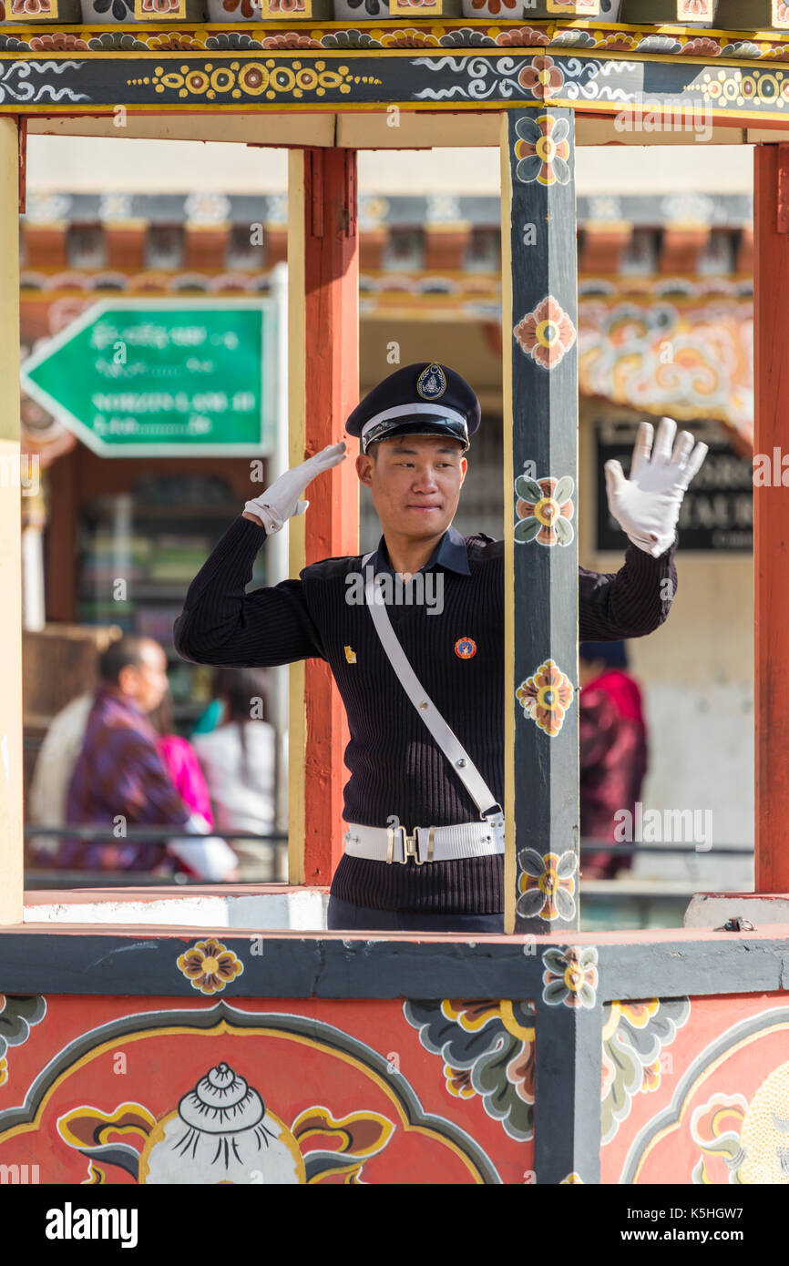 Thimphu bhutan traffic policeman hi-res stock photography and images ...