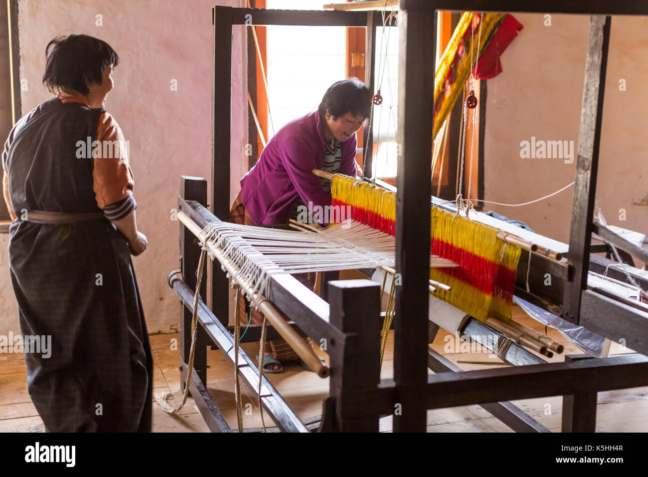 Hand Weaving at the Dorjibi Weaving Center, Jakar, Bumthang, Bhutan ...