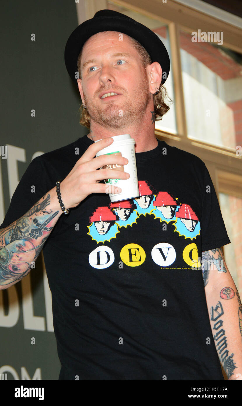 Corey Taylor signs copies of his new book 'America 51: A Probe into The ...