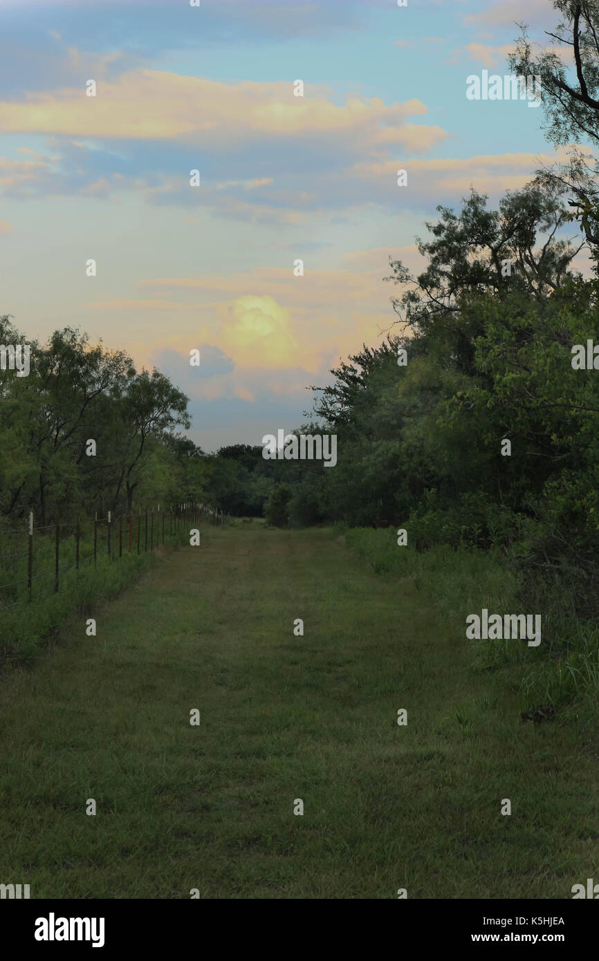 Pretty country property hi-res stock photography and images - Alamy