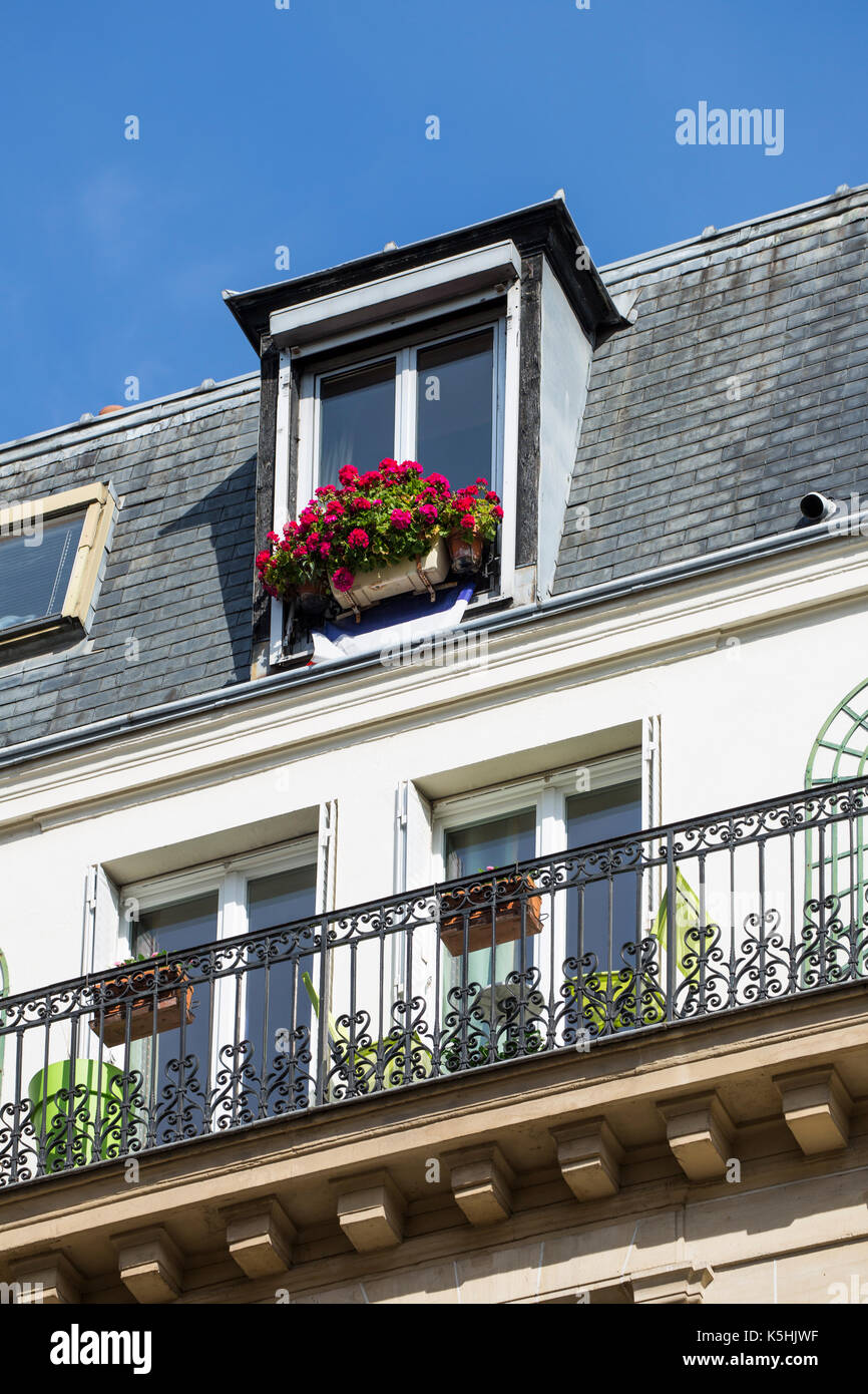 Wrought iron window boxes hi-res stock photography and images - Alamy