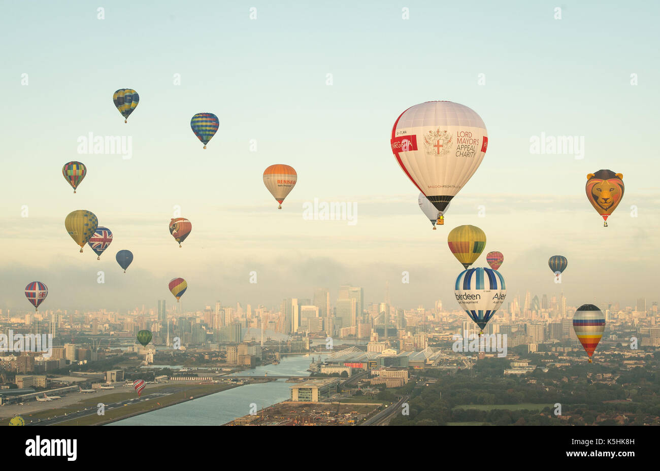 Hot air balloons flying over London during the 2017 RICOH Lord MayorÕs ...