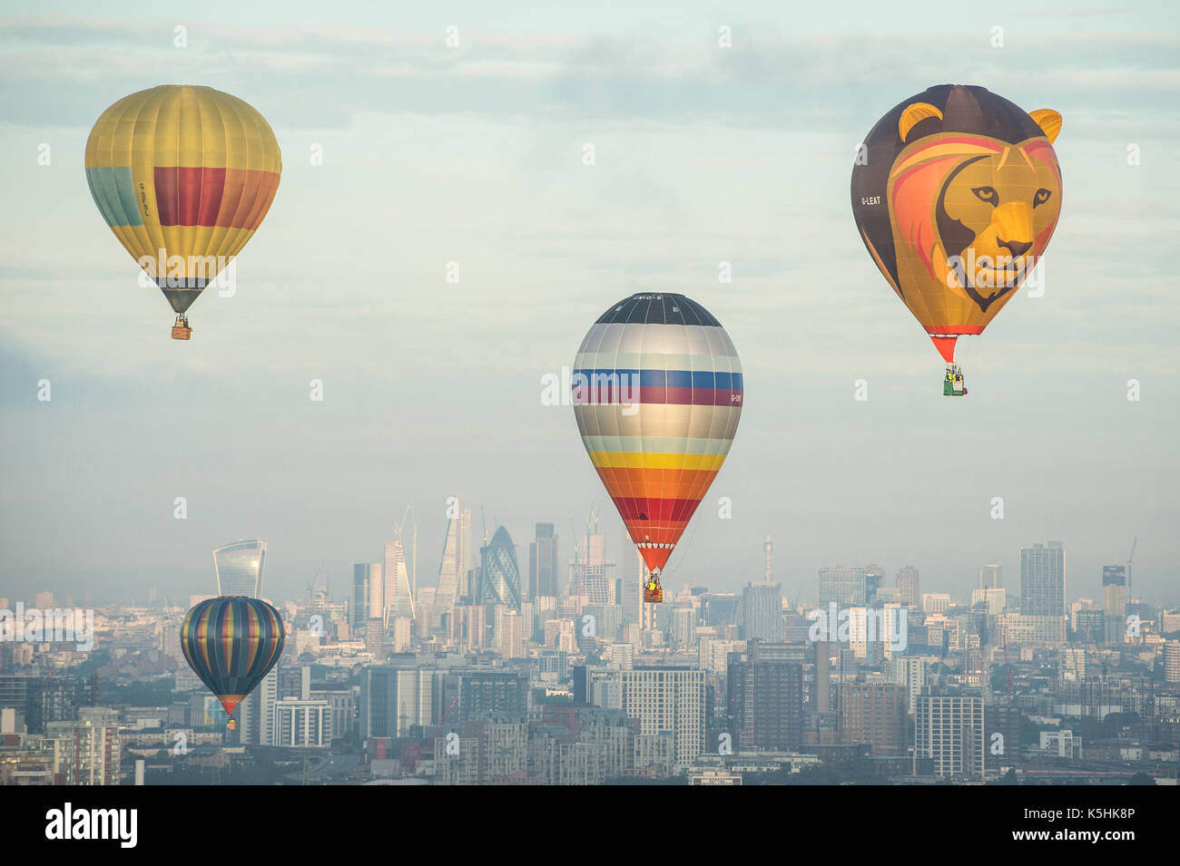 Ricoh hot air balloon regatta hi-res stock photography and images - Alamy