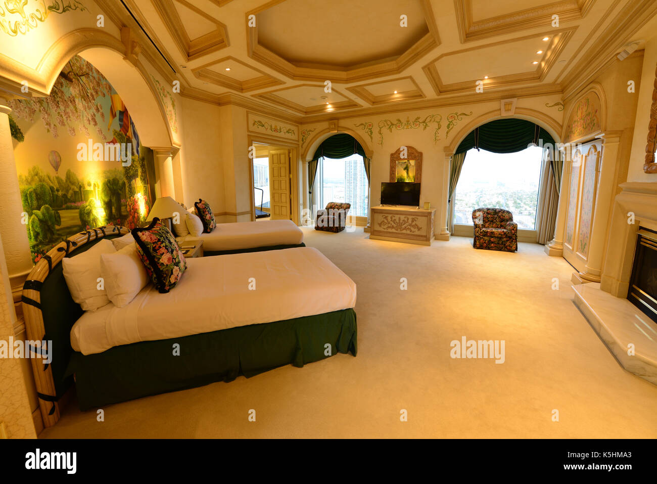 The Suite at the Hilton Hotel that Elvis Presley used in the early 1970 ...