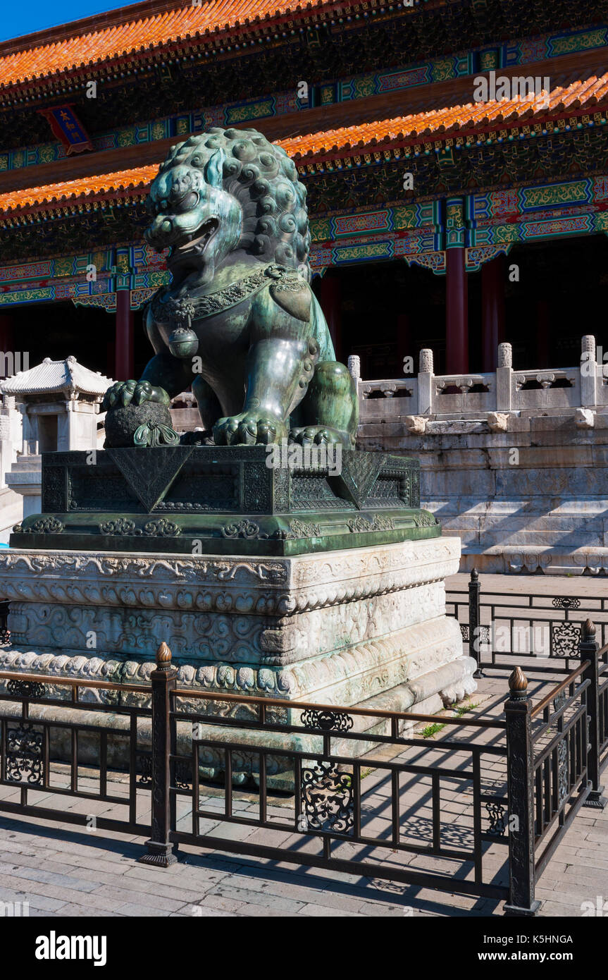 Chinese guardian lion hi-res stock photography and images - Alamy