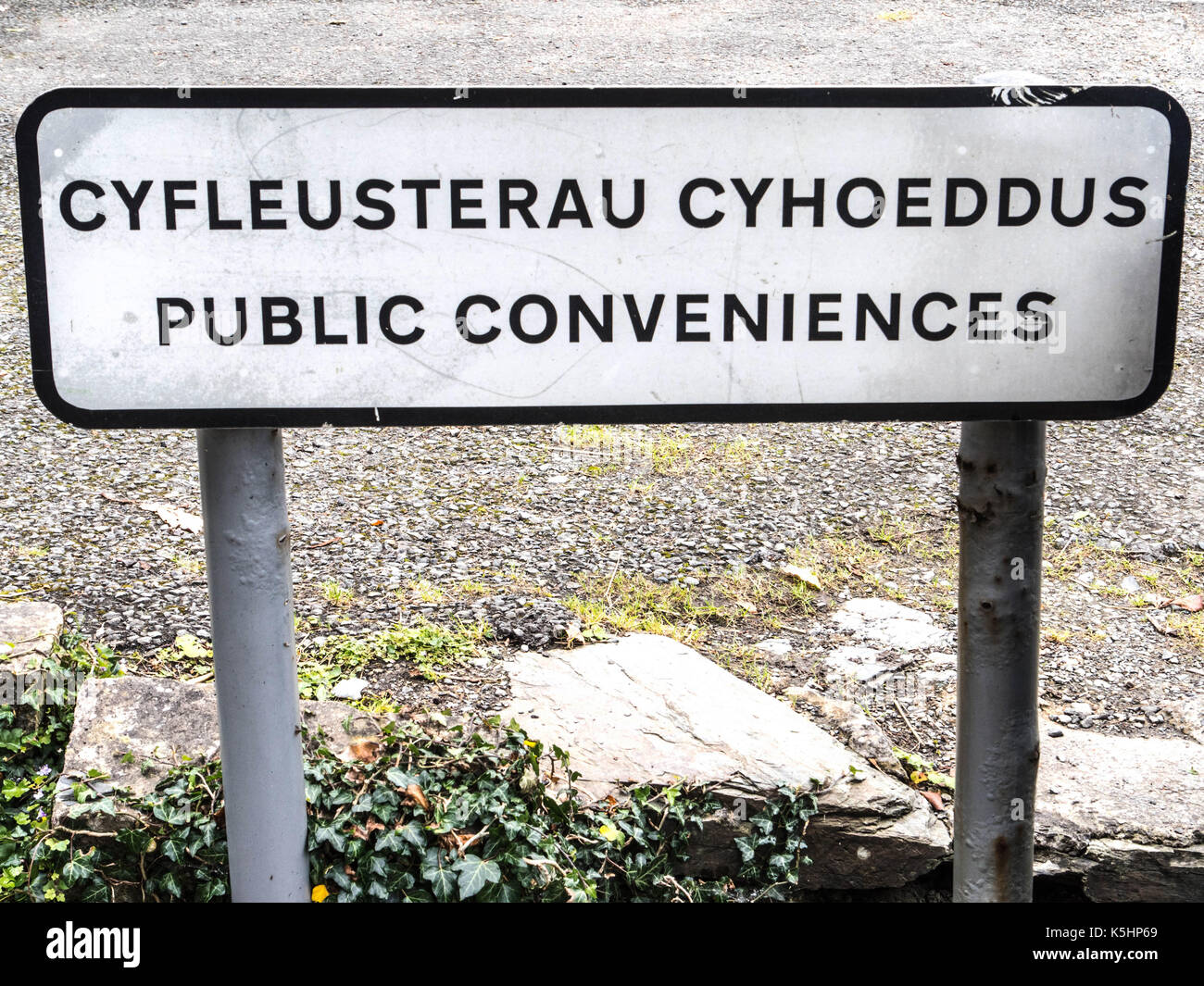 English welsh road sign hi-res stock photography and images - Alamy