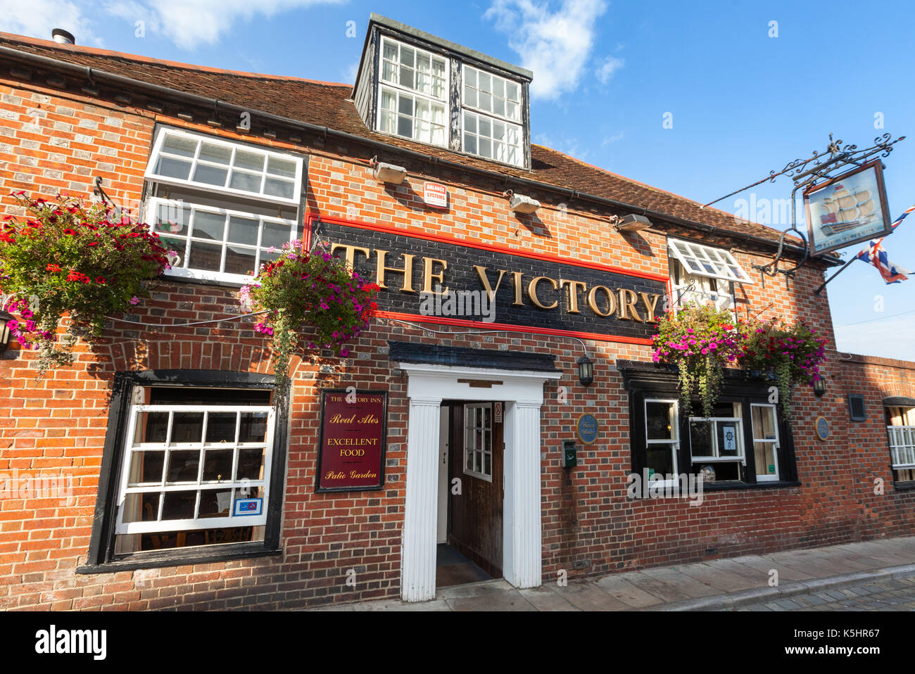 Victory pub hamble hi-res stock photography and images - Alamy