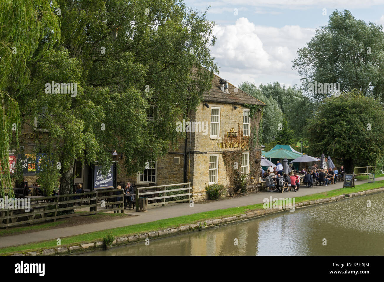 The Navigation Inn, a canal side pub at Stoke Bruerne, Northamptonshire ...
