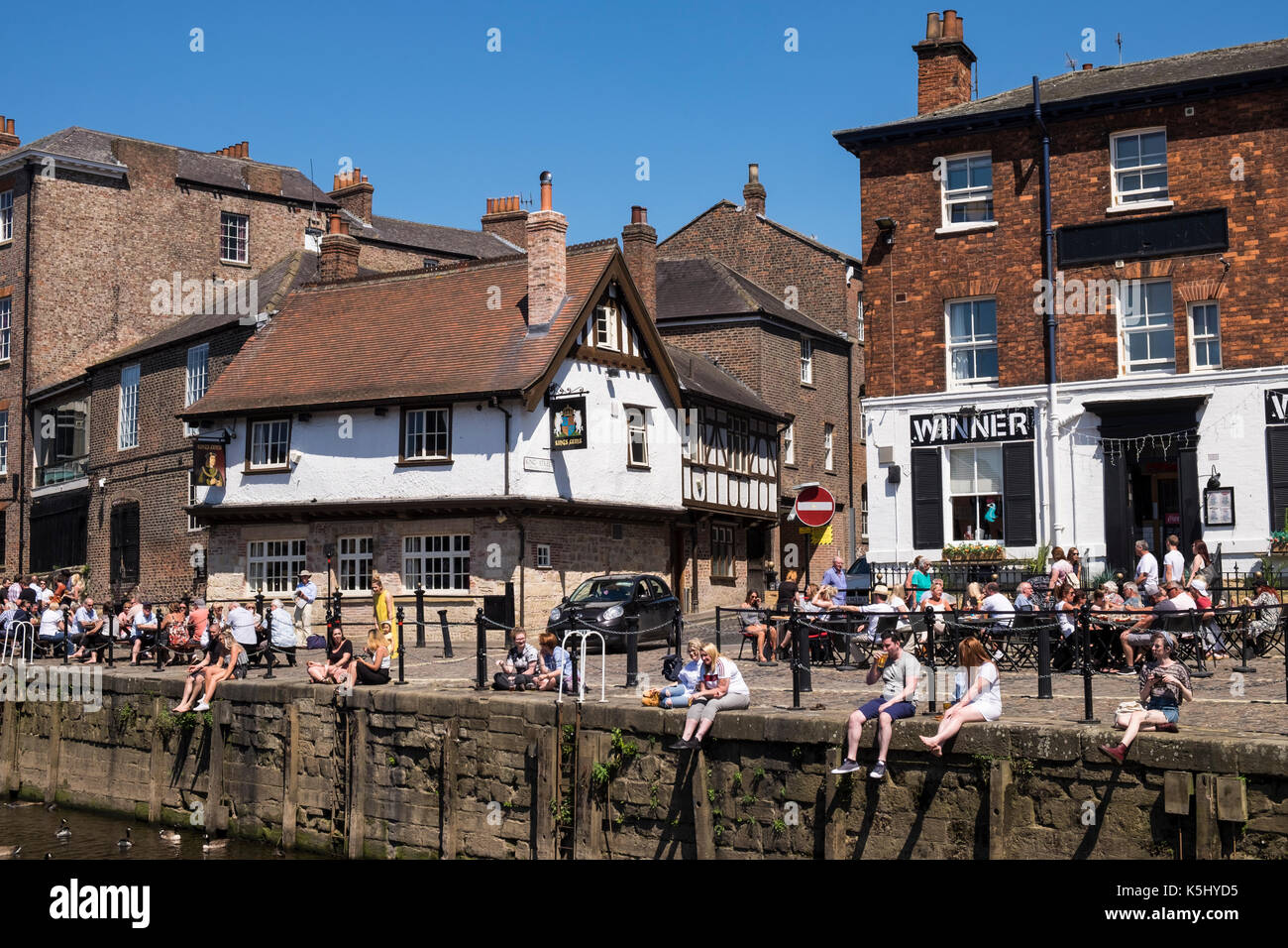 York river pub hi-res stock photography and images - Alamy