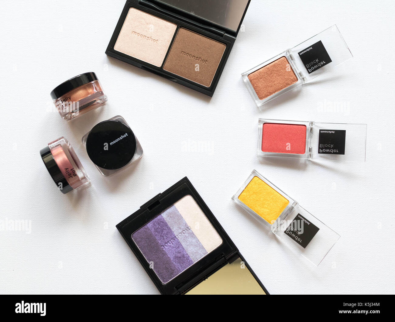 Eyeshadows creamy and powdery with bronzer and prowder Stock Photo - Alamy