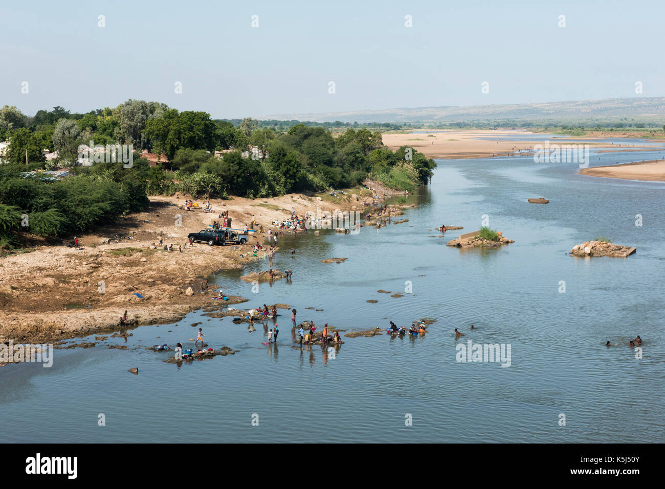 People wasing in the Mandrare river, Madagascar Stock Photo - Alamy