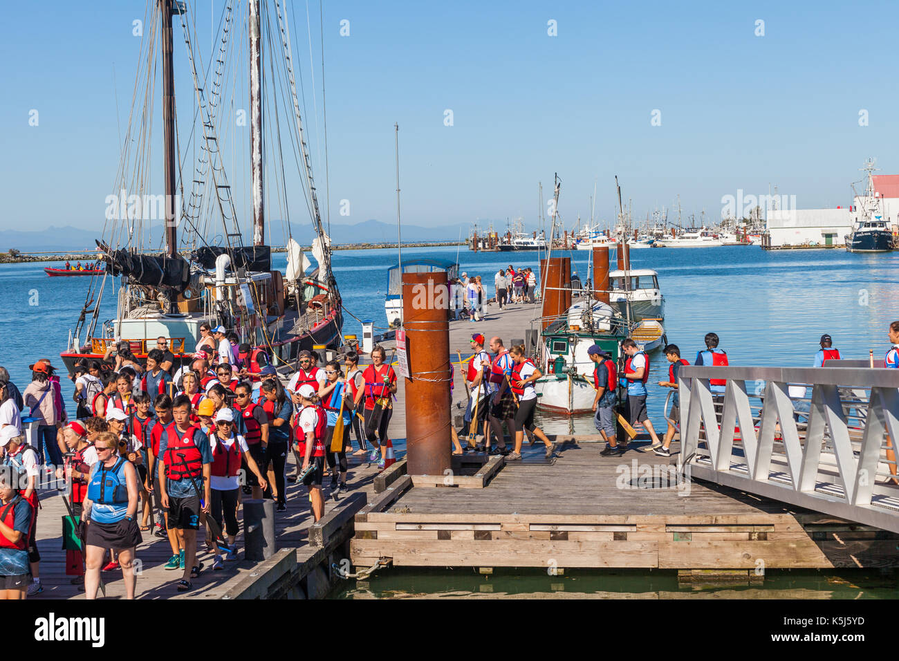 Pontoon boat racing hi-res stock photography and images - Alamy