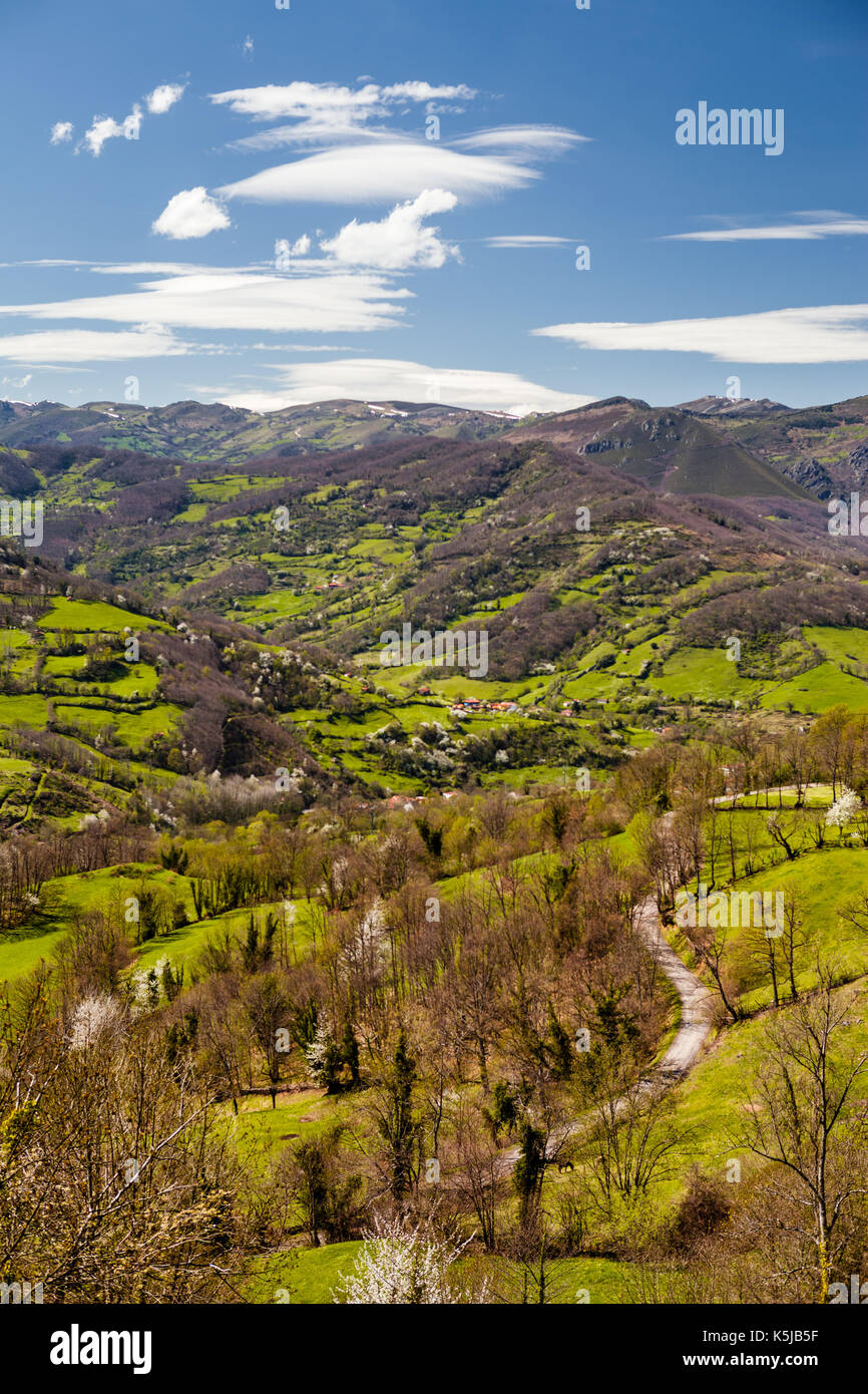 Mountain range and tundra valley hi-res stock photography and images ...