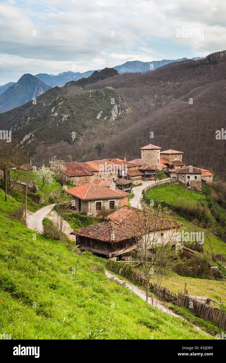 Traditional house asturias hi-res stock photography and images - Alamy