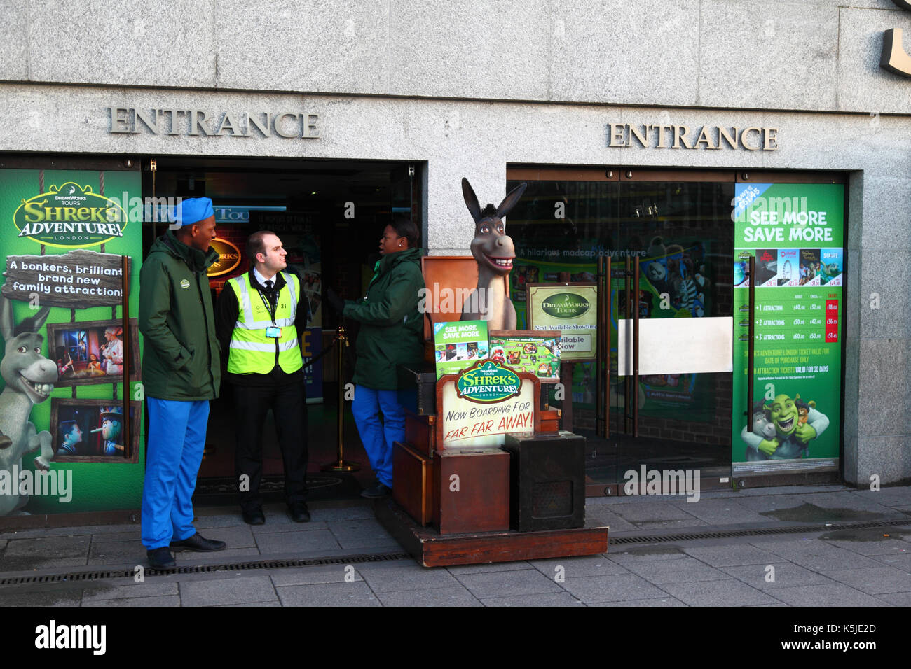 Security guard and workers outside entrance to DreamWorks Tours: Shrek ...